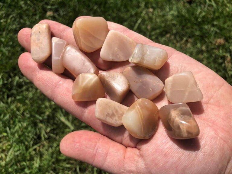 11 Healing Properties of Peach Moonstone Crystal