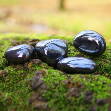 14 Hematite Spiritual Meanings & Healing Properties
