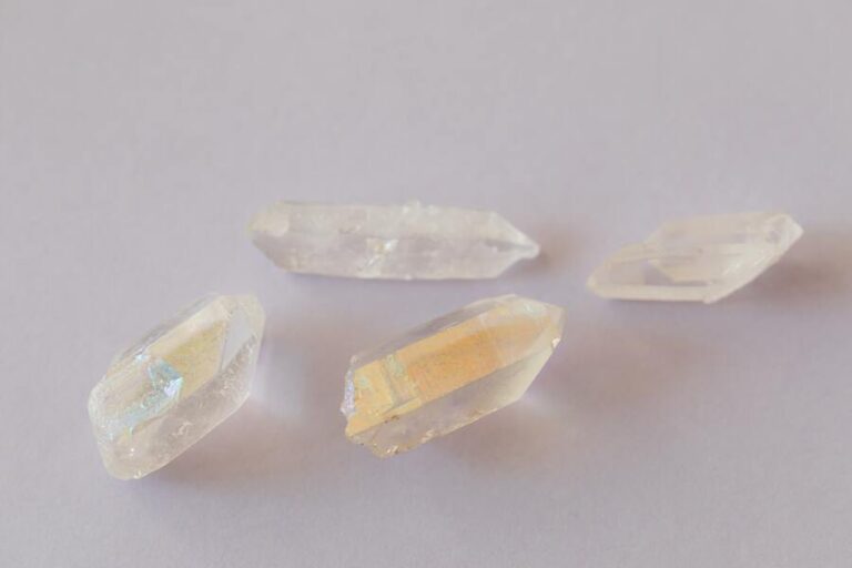 11 Best Crystals for Pendulums: Benefits, Power and Images