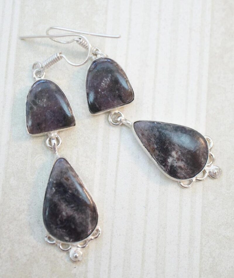 15 Healing & Metaphysical Properties of Charoite