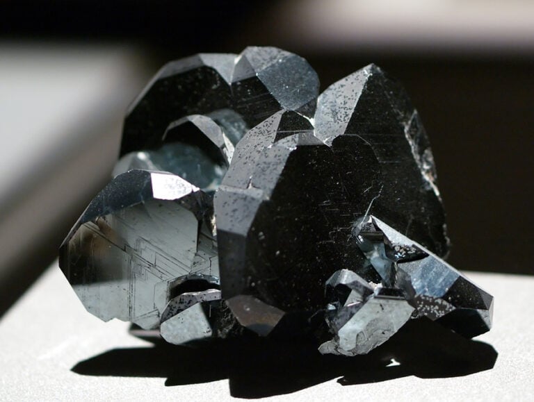 11 Best Crystals for Pendulums: Benefits, Power and Images