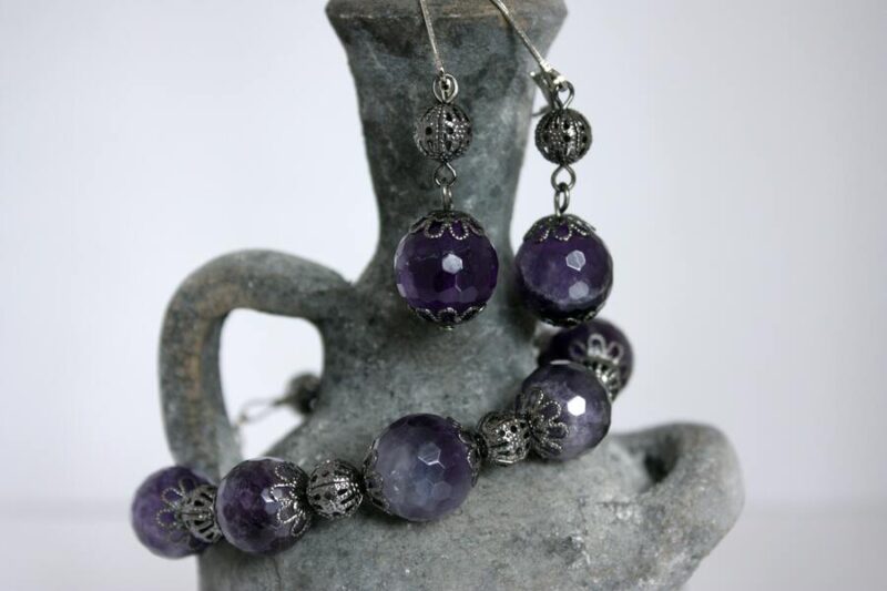 9 Amethyst Bracelet Meanings and Benefits of Wearing