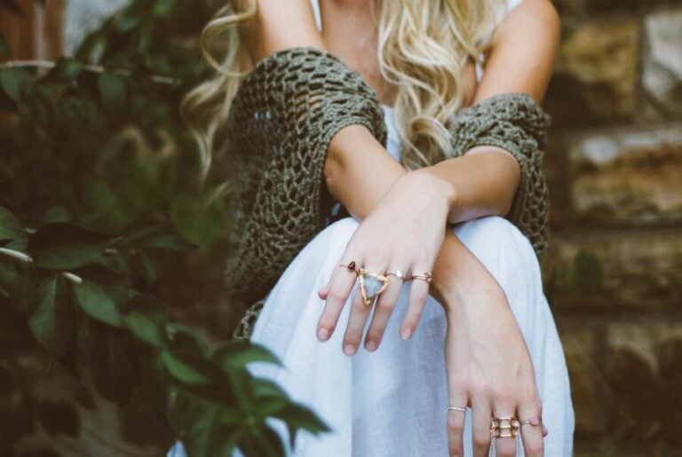 11 Best Crystals for Feminine Energy and Power (Images)