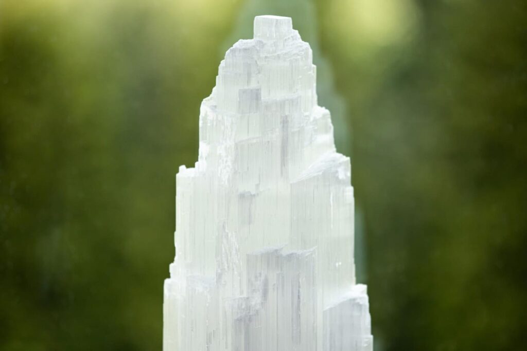 Satin Spar VS Selenite: 7 Differences & Properties (Images)