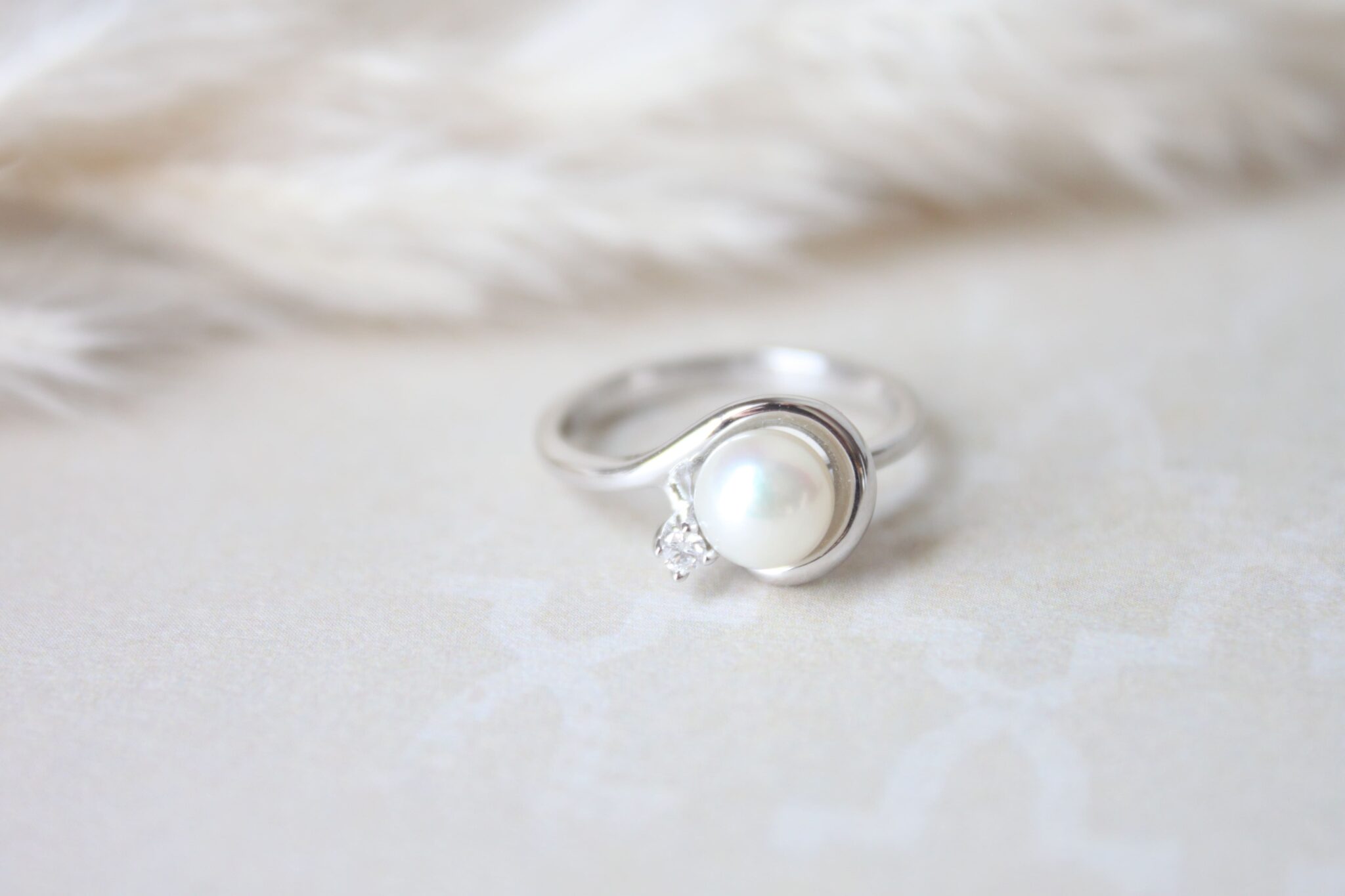 5 Side Effects of Wearing a Pearl Ring: Should I Use?