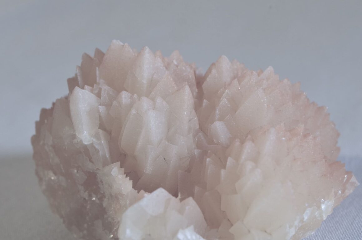 White Aragonite Meaning and Properties: 9 Spiritual Benefits