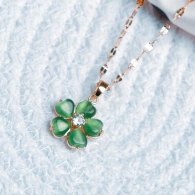 17 Light Green Crystal Names: Gemstone Images