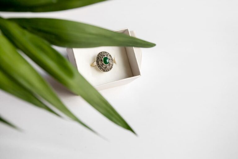 9 Green Mood Ring Meaning: Light And Dark Green