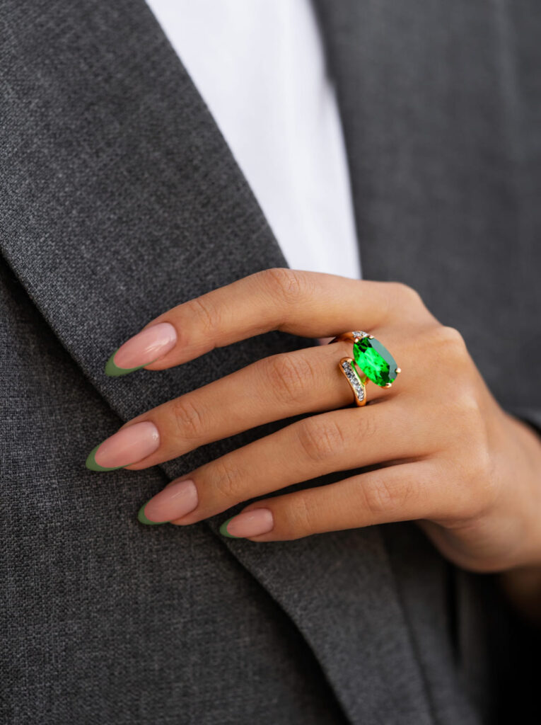 9 Green Mood Ring Meaning: Light And Dark Green
